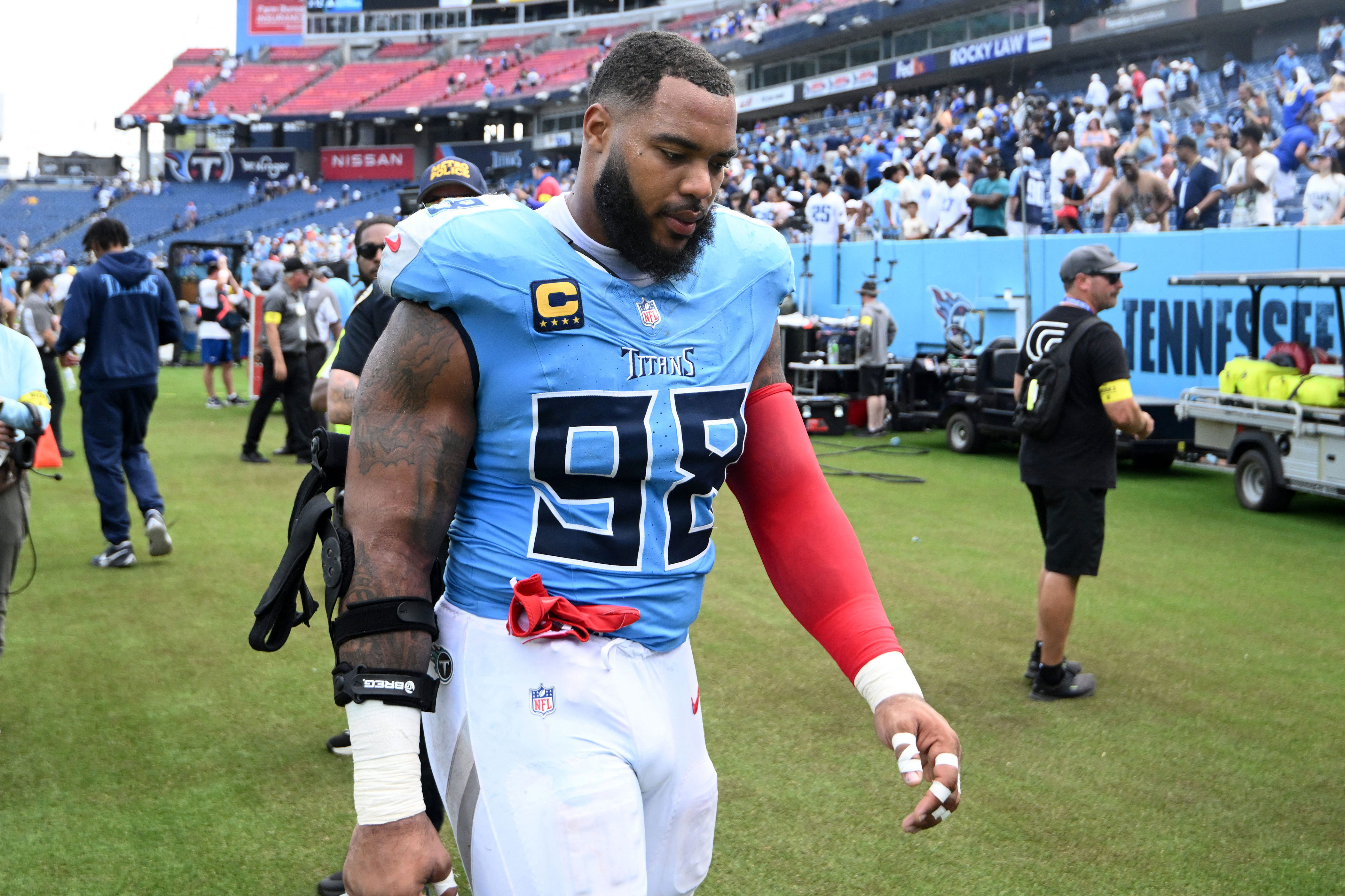 Titans lose Pro Bowl DT Jeffery Simmons to hamstring injury in first ...