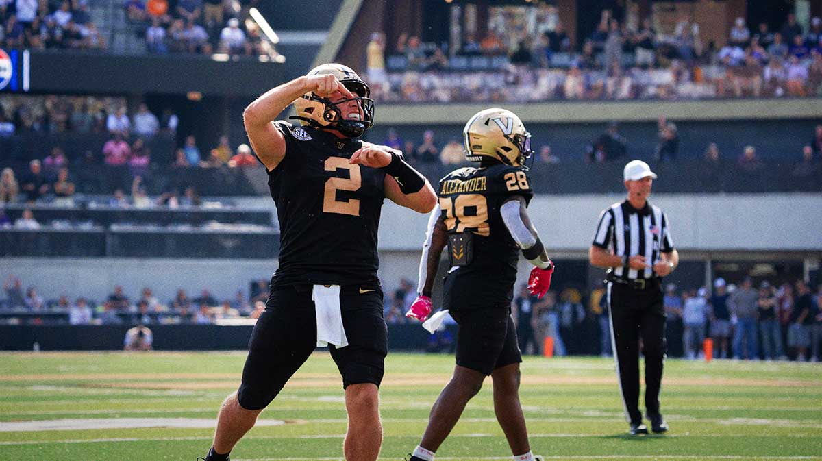 Vanderbilt coach Clark Lea reacts to Diego Pavia’s Heisman pose after ...