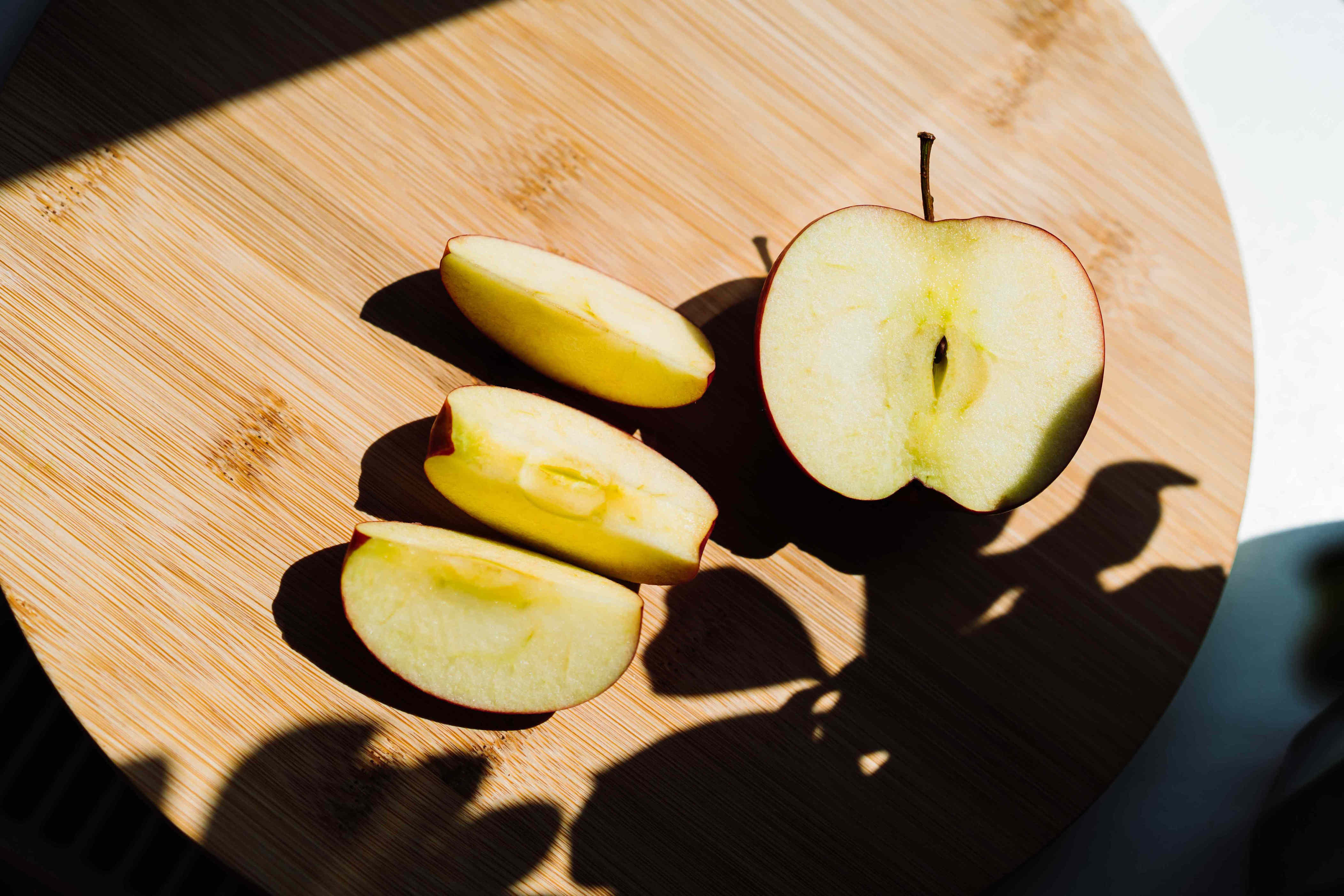 Say Goodbye To Brown and Slimy Apples With These Genius Glass Food ...