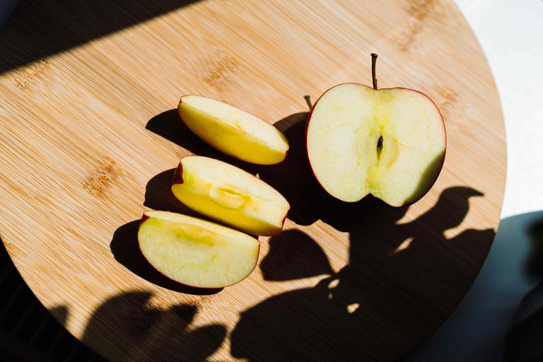 Say Goodbye To Brown and Slimy Apples With These Genius Glass Food ...