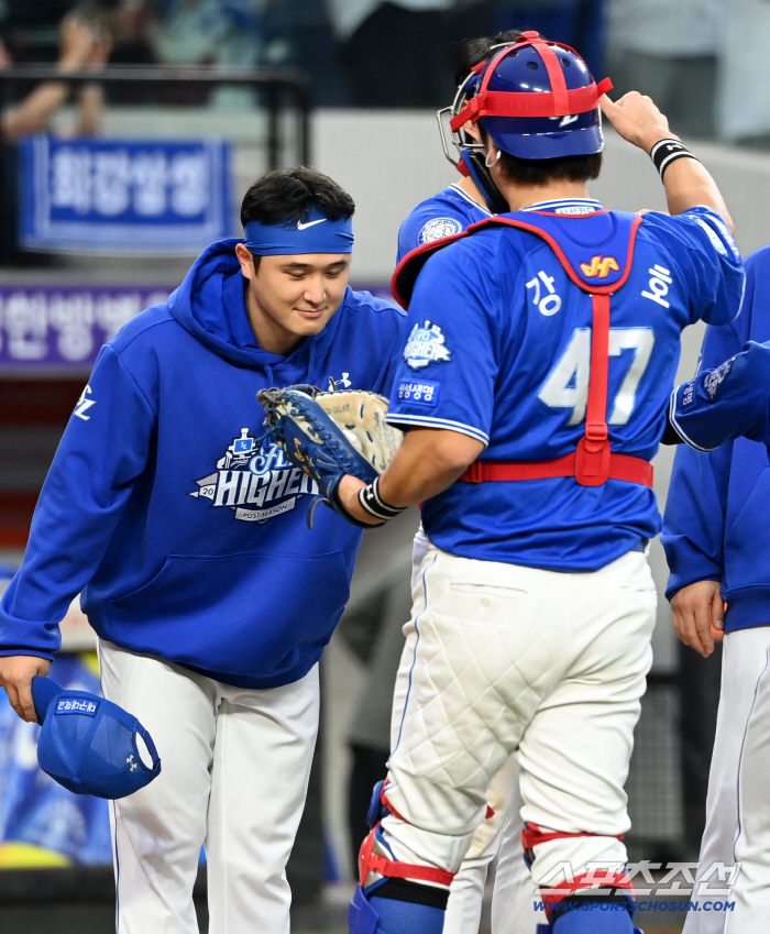 Kang Min-ho, who responded with a two-run shot to Choi Won-tae's ...