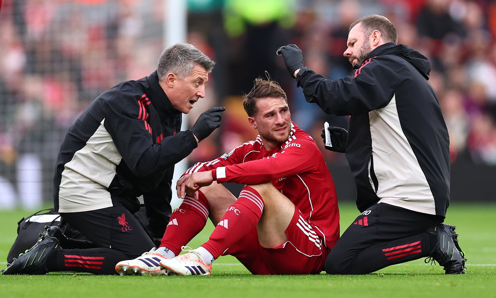 Liverpool rage at Man United opener after Alexis Mac Allister's head injury