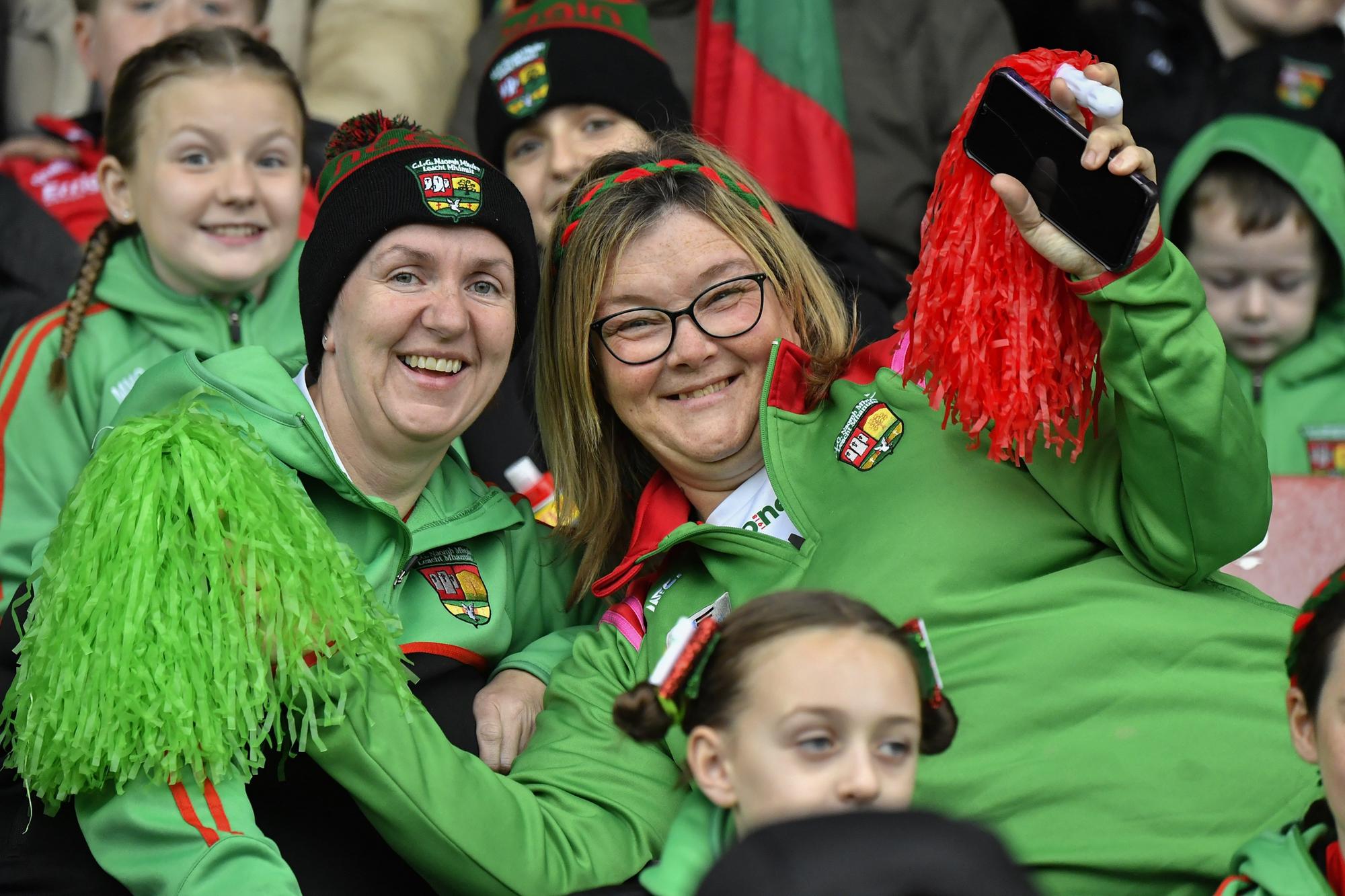 21 great pictures of fans at Doire Trasna V Slaughtmanus Junior Cup ...