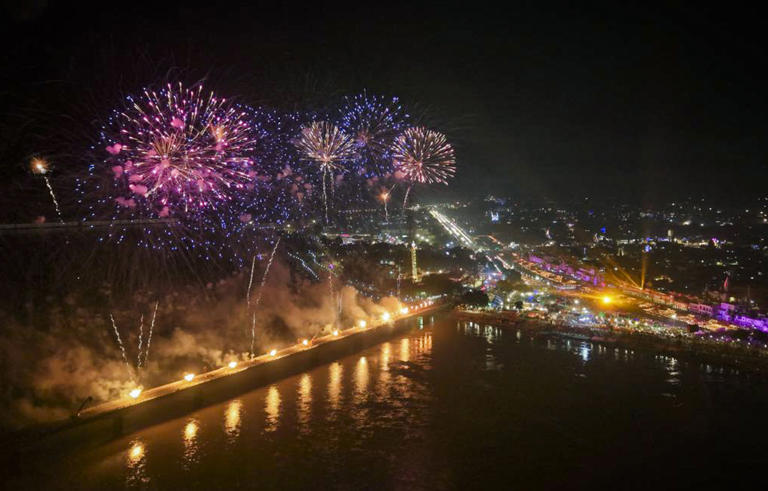 Ayodhya lights up for Deepotsav 2025, devotees flock to city to witness ...