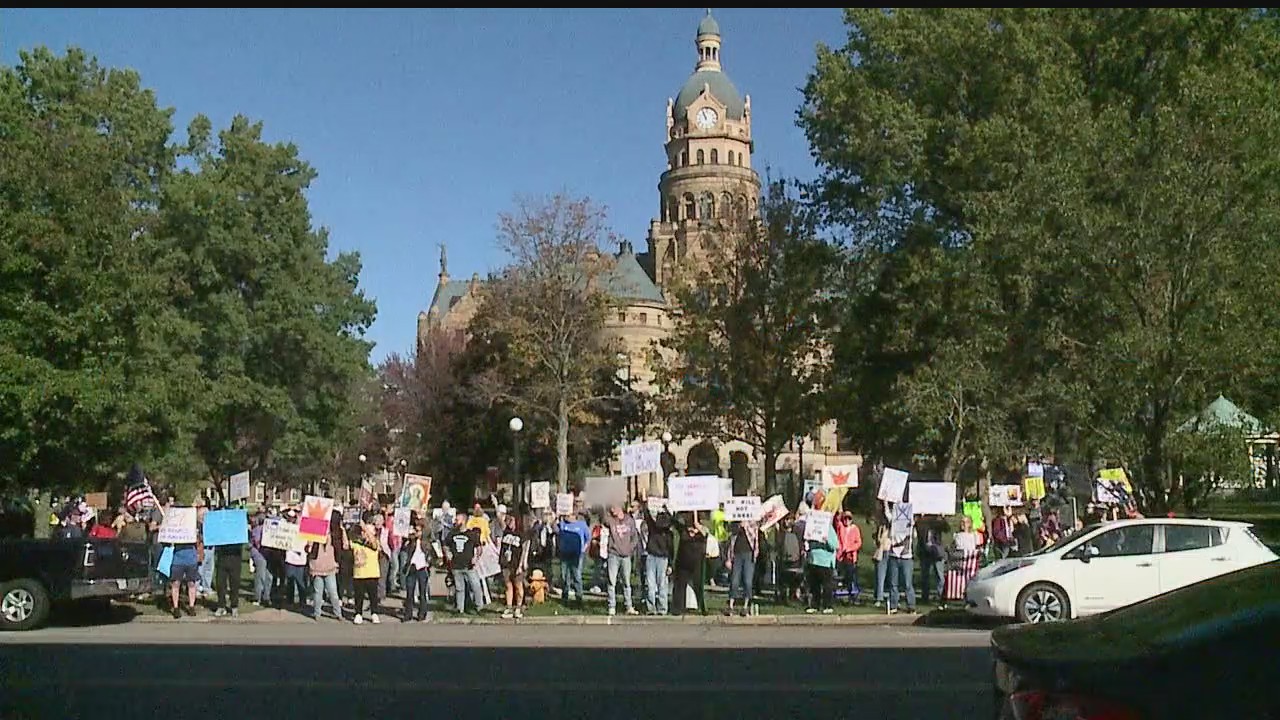 Hundreds gather across Valley for 'No Kings' protests