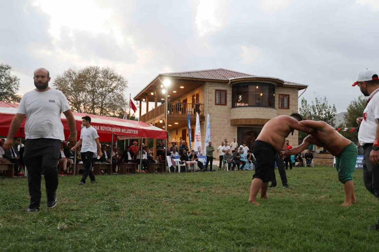 İsmet Atlı Karakucak Güreşleri’ni Recep Kara kazandı