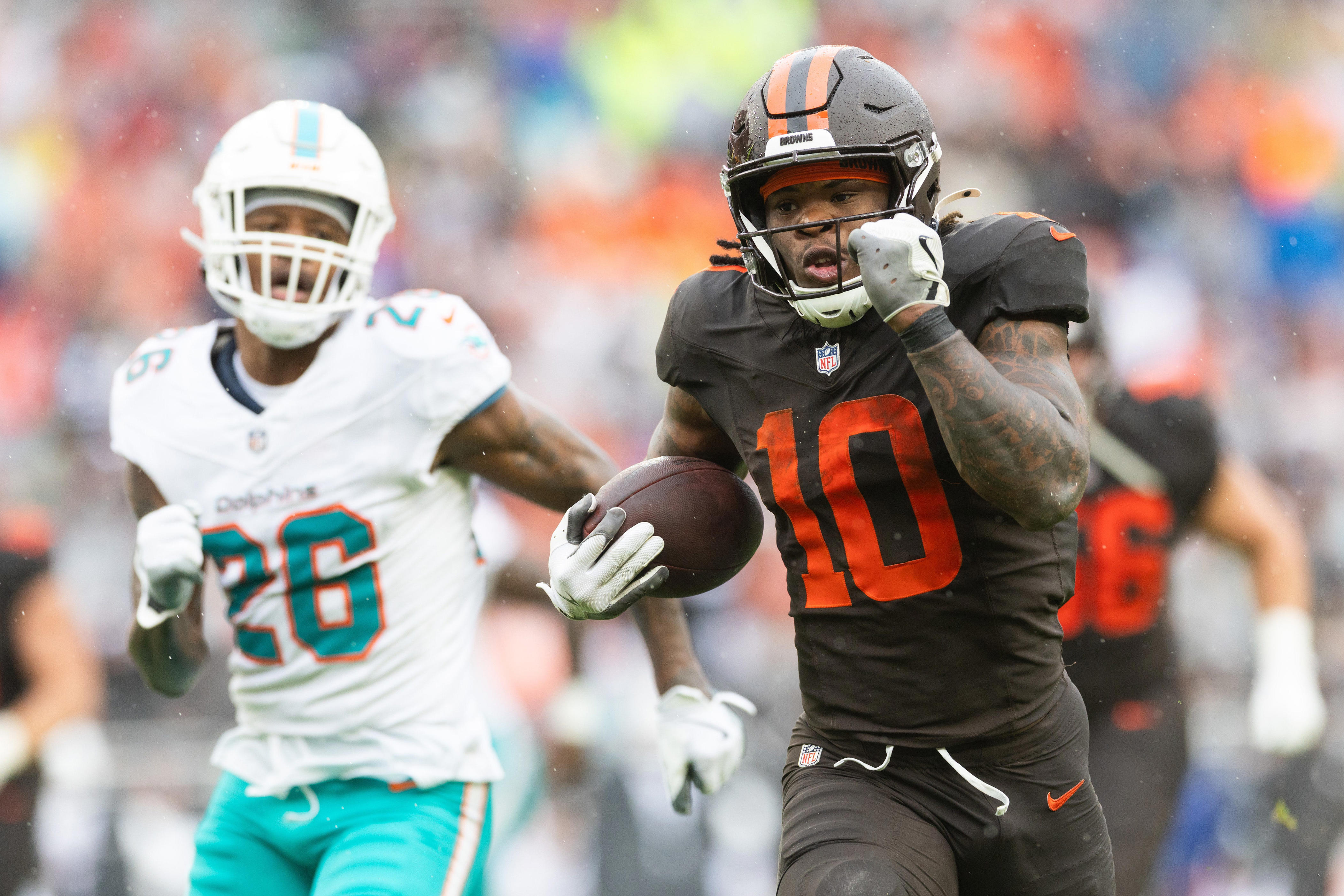 Judkins' third TD of the day turns Browns-Dolphins into a blowout