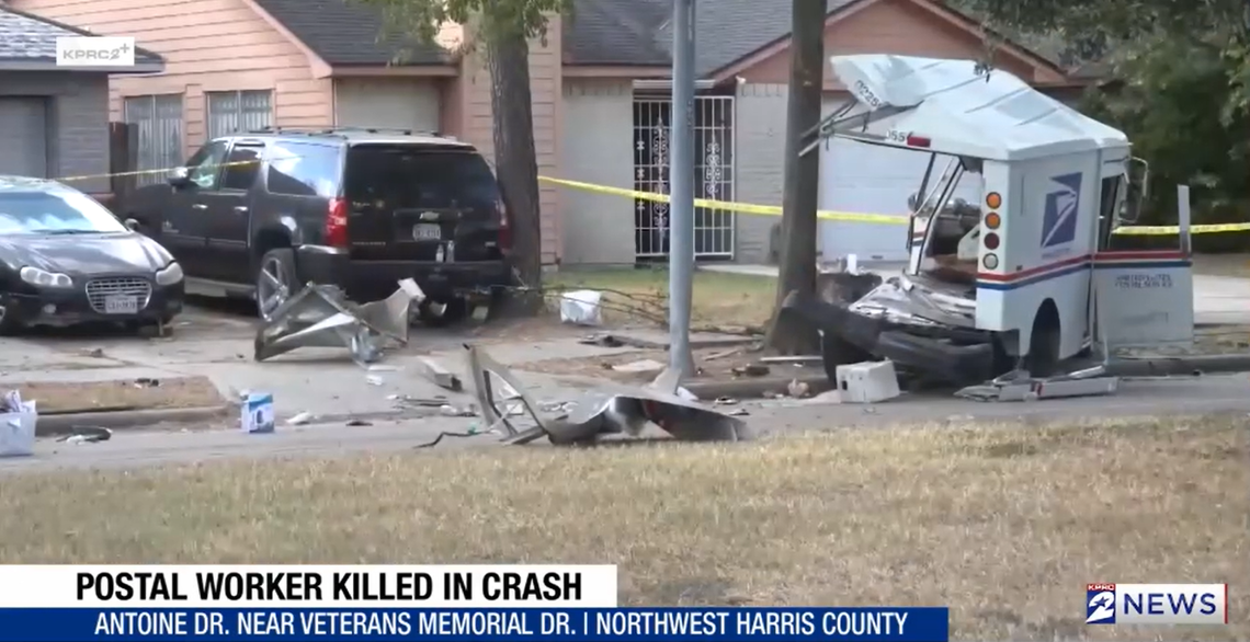 Driver fleeing crash slams into USPS truck, killing postal worker ...