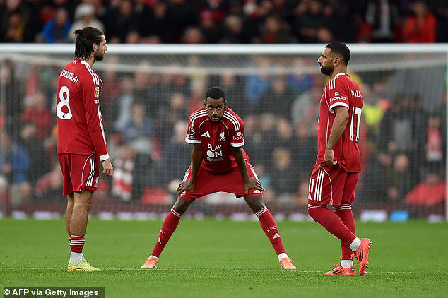 Arne Slot bemoans Man United's 'low block' and 'long balls' in ...