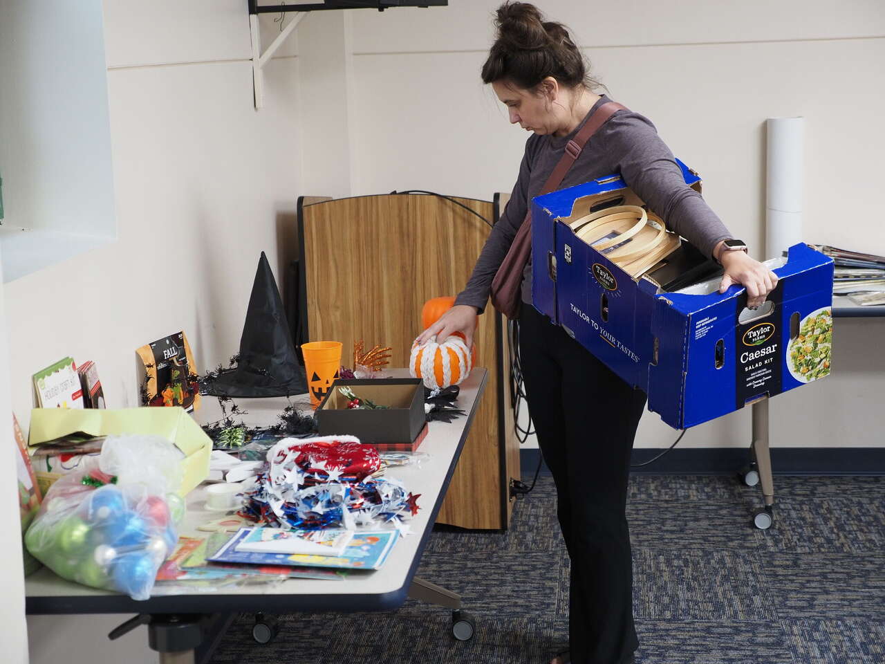 Craft lovers swap supplies at Edwardsville library event