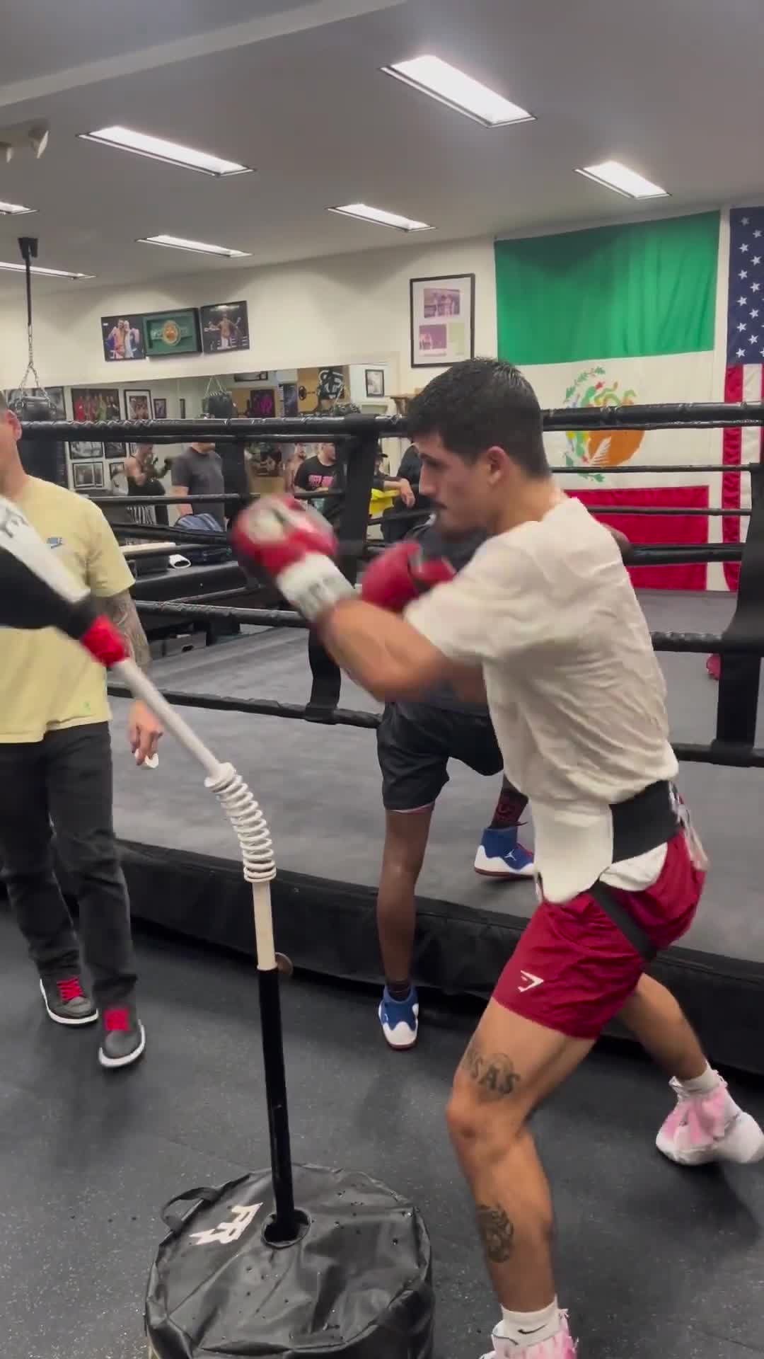 Alan "Kid Kansas" Garcia shows admirable skill on the reflex bag