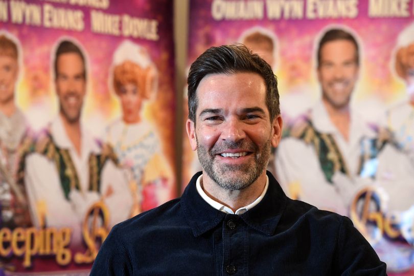 Gethin Jones says 'not often do I get embarrassed' as he shares holiday ...