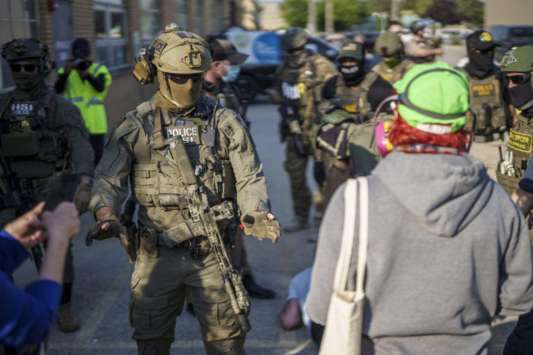 DHS says anti-ICE protestors rammed federal agents, boxed them in