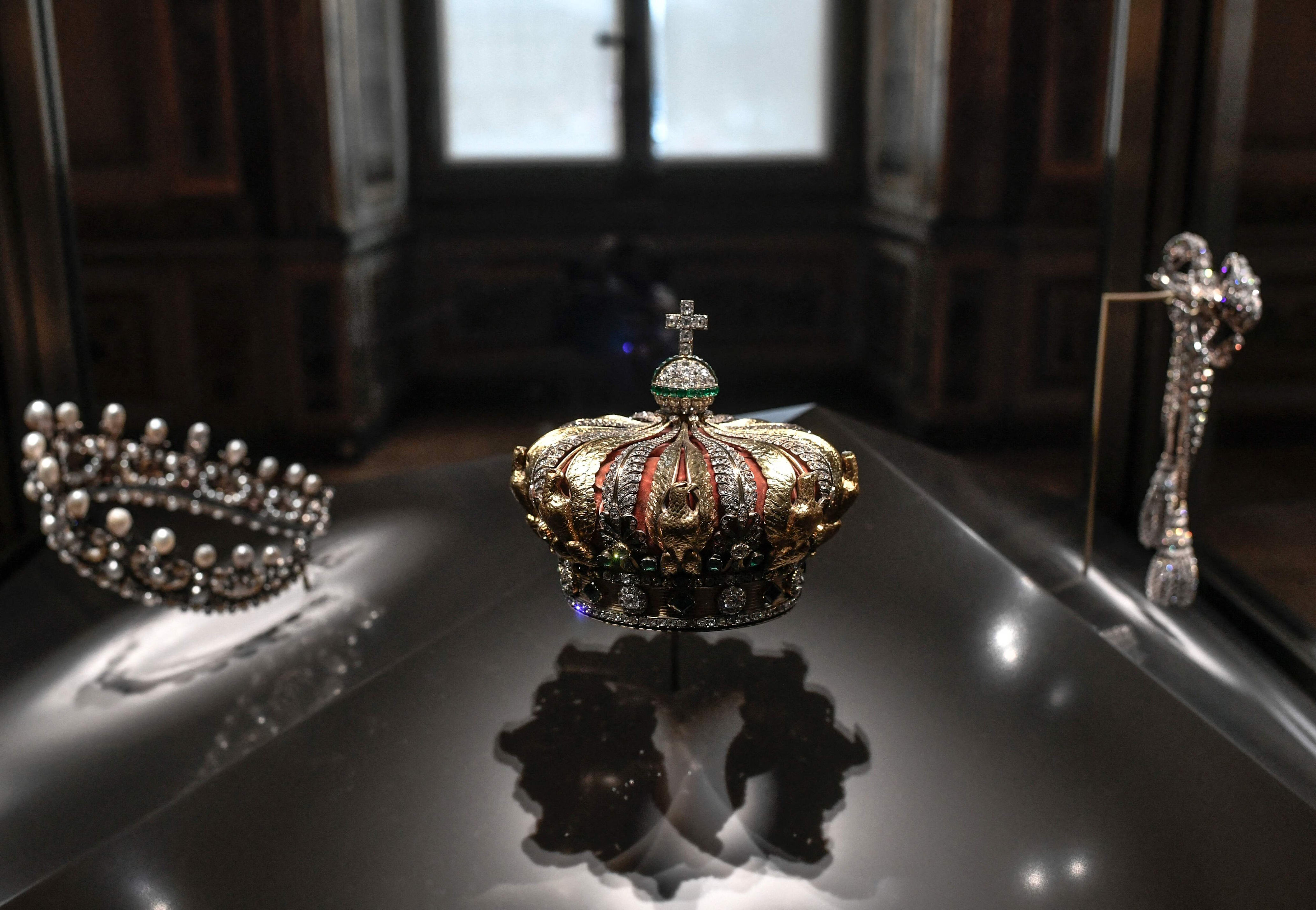 Louvre Robbers Steal Napoleon and Empress Jewelry in 7-Minute Heist