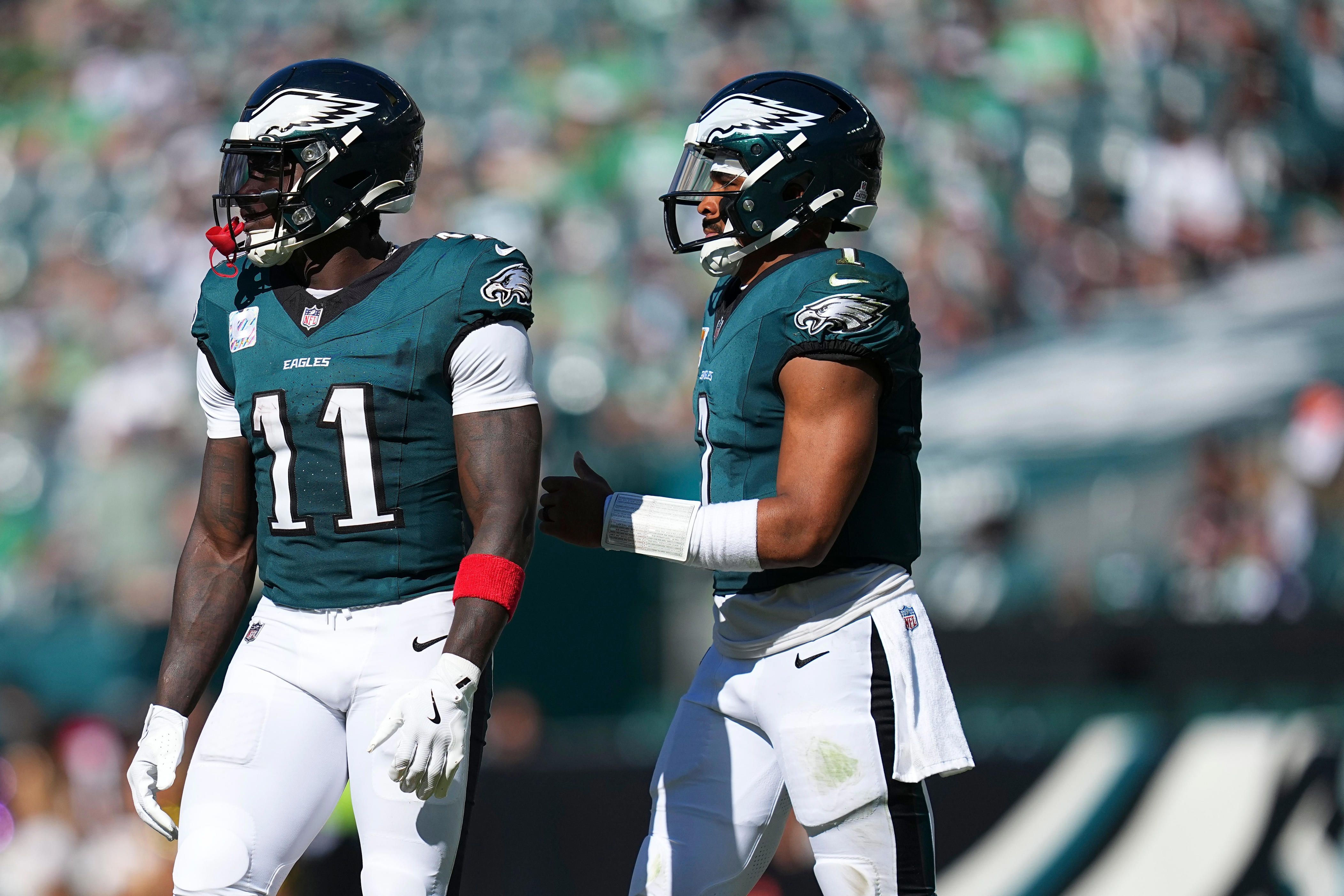 Eagles WR A.J. Brown defends QB Jalen Hurts amidst offensive struggles