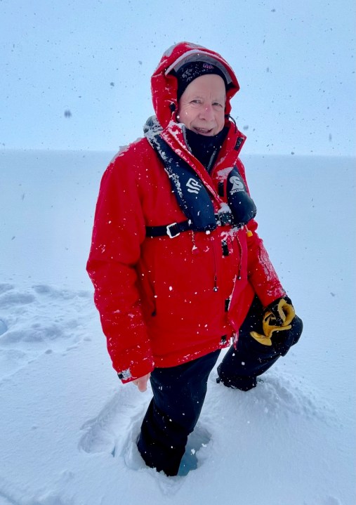 82-year-old Olathe man becomes oldest person to climb to Mt. Everest ...