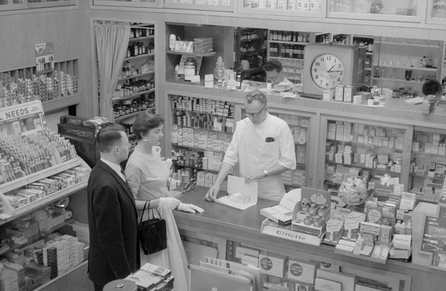 Vintage American drug store photos that are both beautiful & creepy
