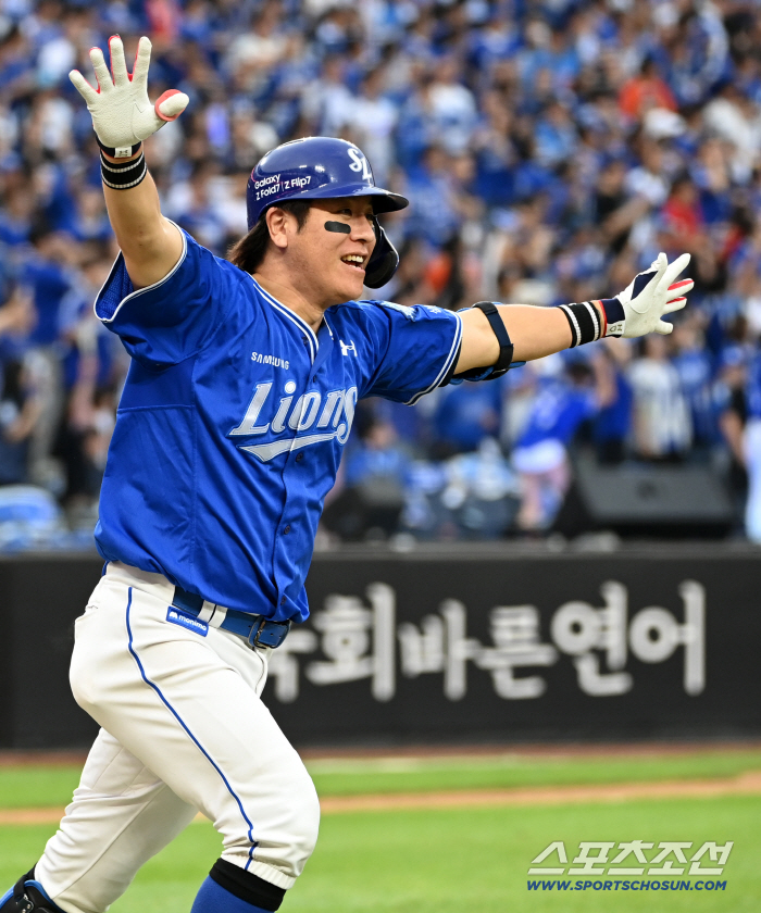 Kang Min-ho, who responded with a two-run shot to Choi Won-tae's ...