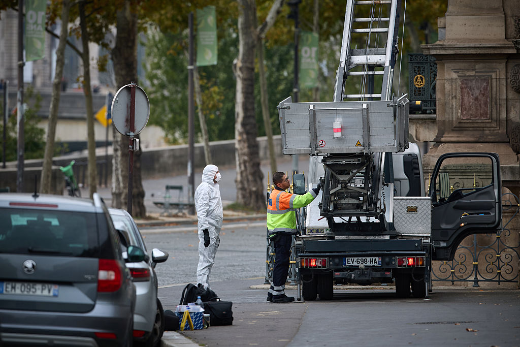 Thieves Steal Priceless Napoleon-Era Jewels in Daring Daylight Heist at ...