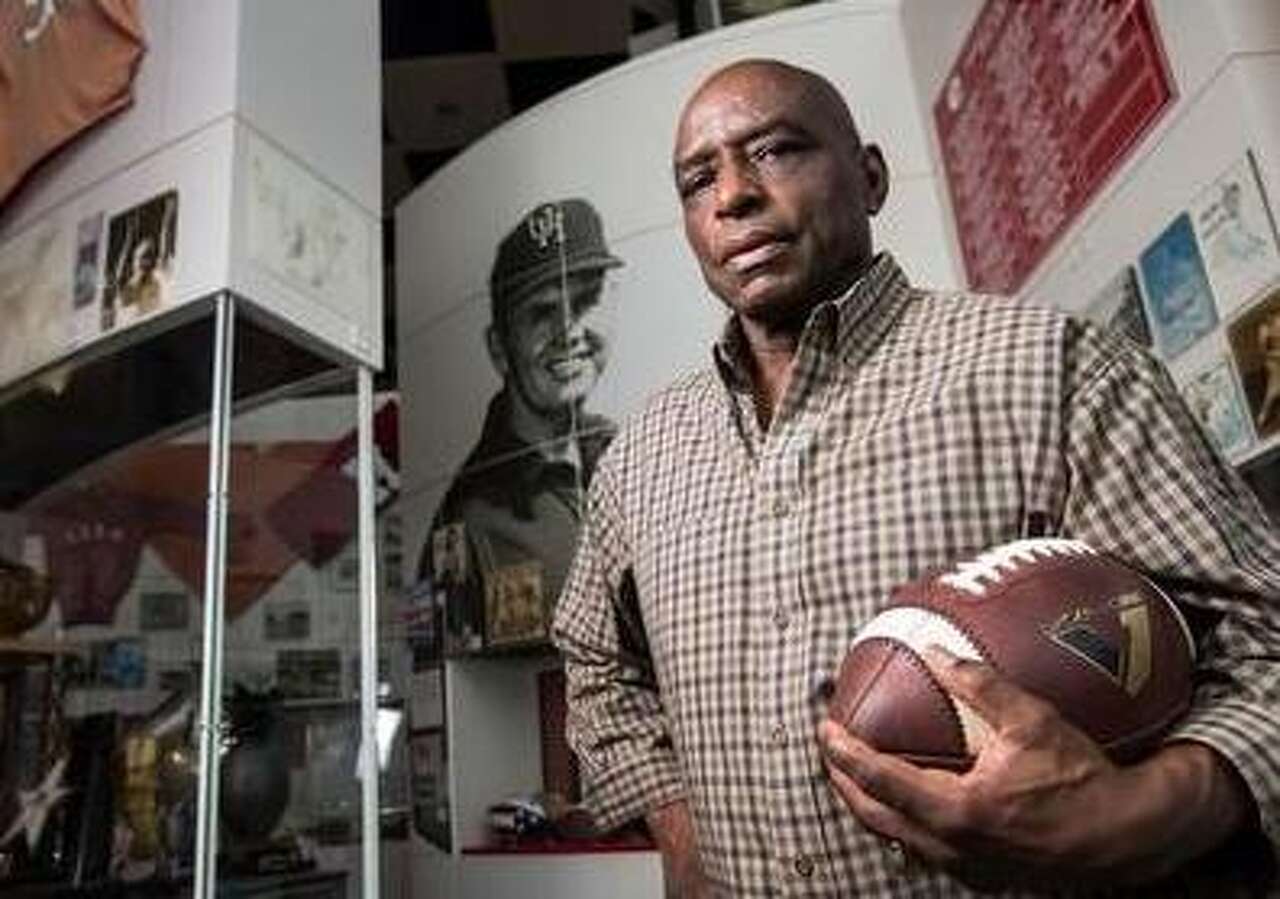 San Antonio football great Warren McVea dies at age 79