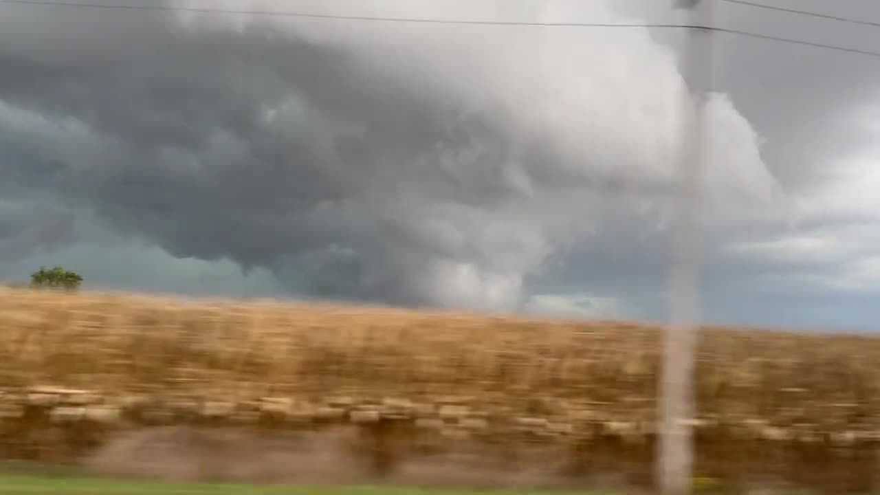 Massive wall cloud rolls across the Indiana countryside, USA