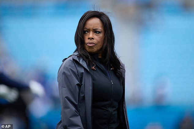 Fans share concerns for 'slurring' reporter Pam Oliver during NFL coverage