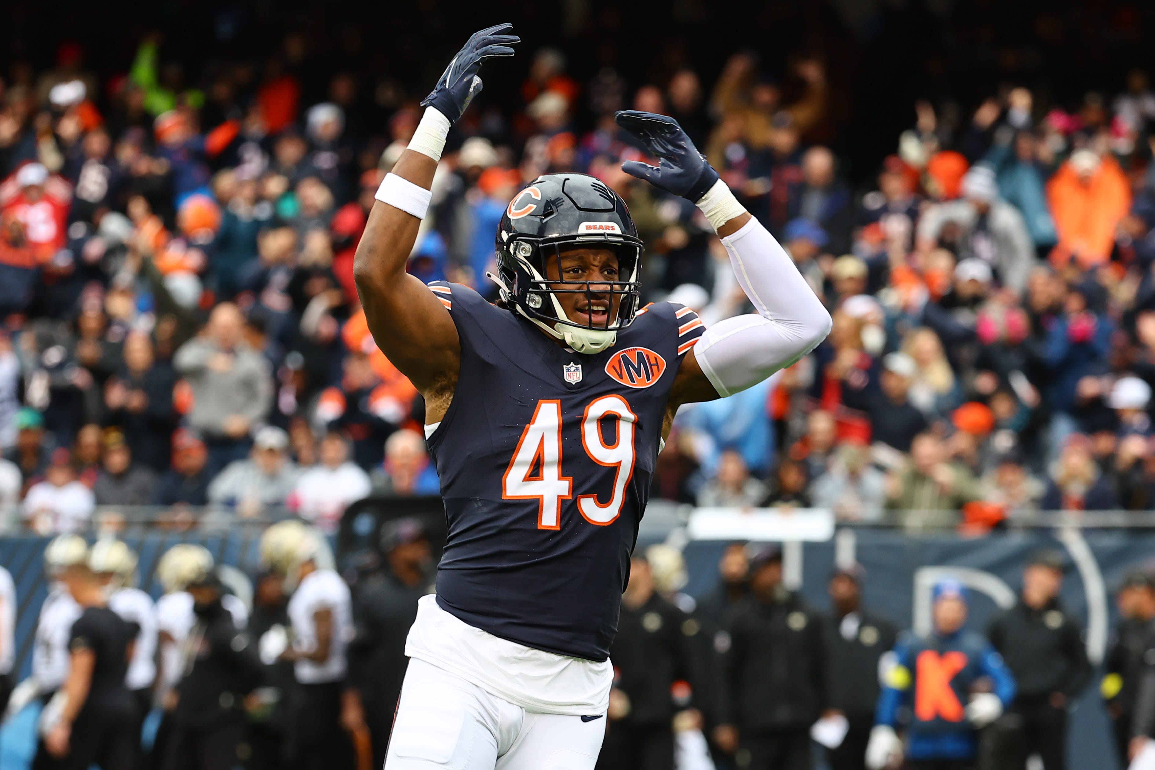 Analyzing Bears' salary cap casualty candidates in 2026
