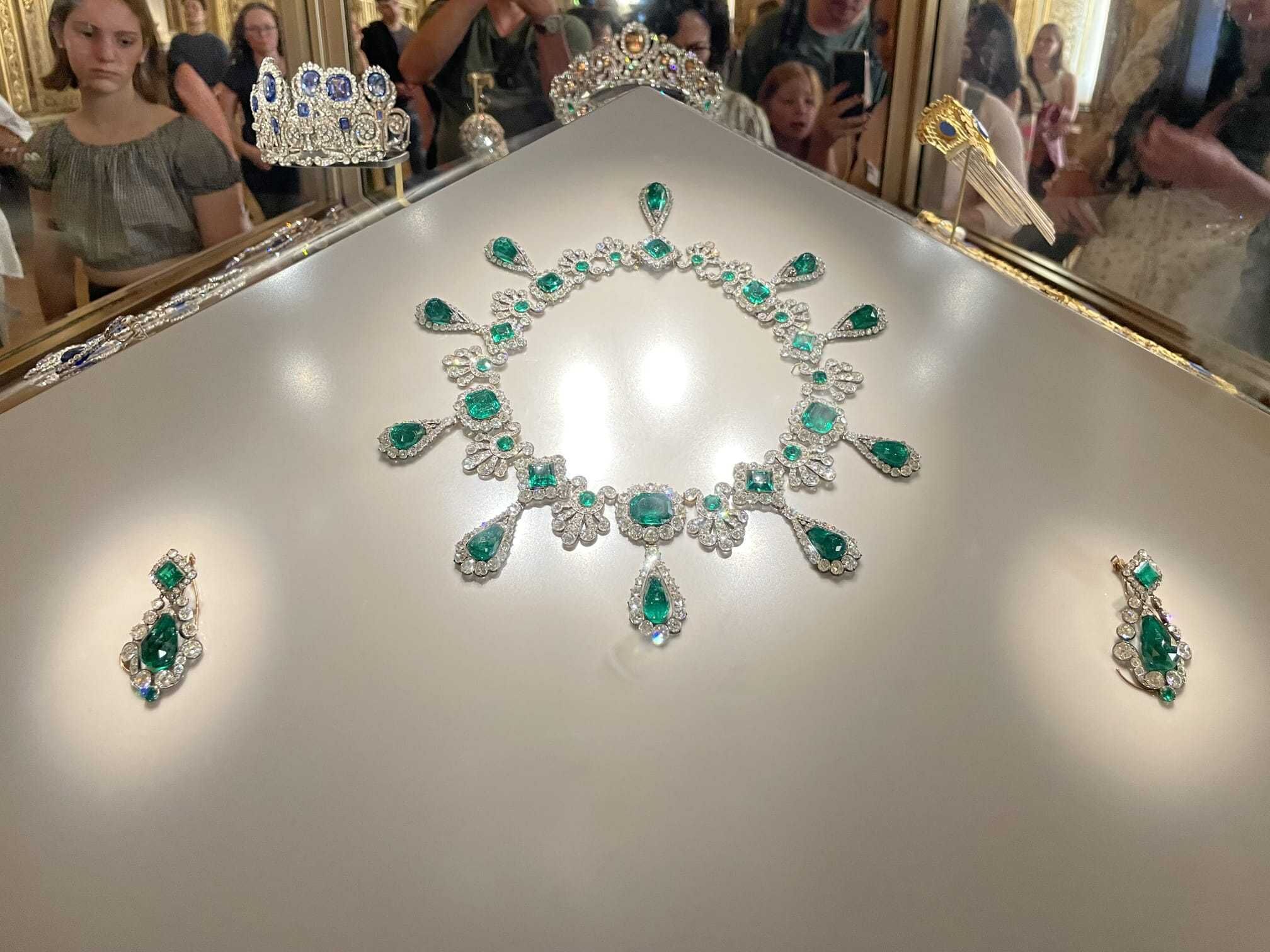 Diadème, collier en émeraude… Voici les huit trésors inestimables volés ...