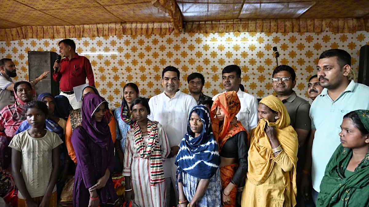 Delhi Labour Minister Kapil Mishra celebrates Diwali with workers