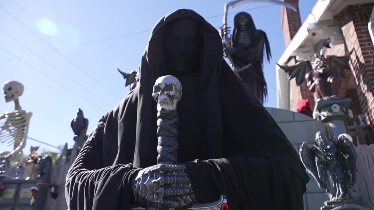 Omaha Halloween enthusiasts battle inflation to keep spooky traditions ...