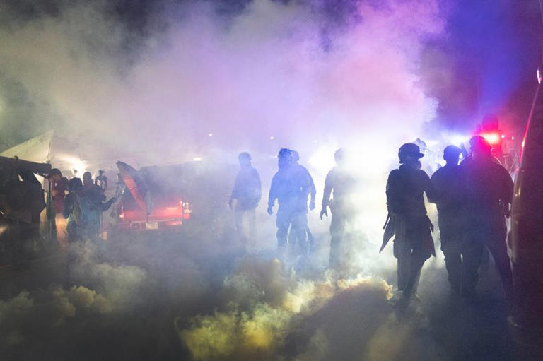 Teachers scramble after ICE released tear gas outside a Chicago ...