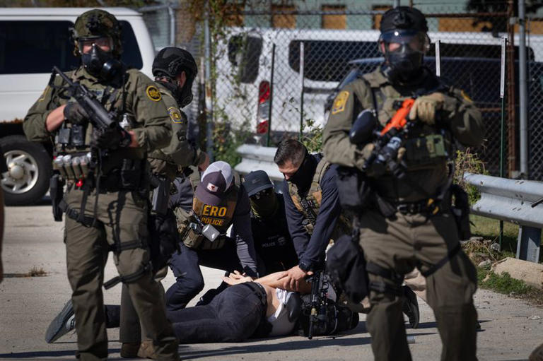 Teachers scramble after ICE released tear gas outside a Chicago ...