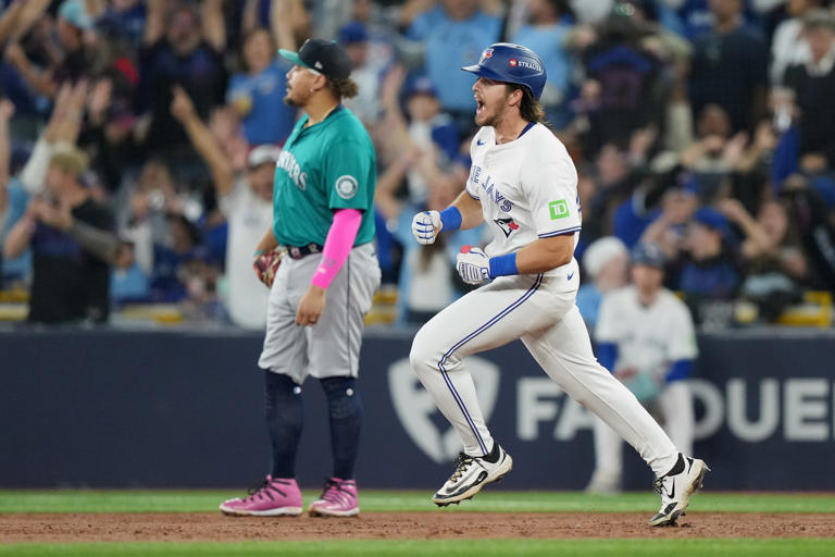 Blue Jays force Game 7 in AL Championship Series with 6-2 win over Mariners