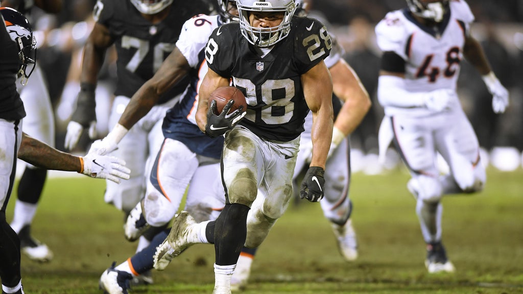 Former Buccaneers, Raiders running back Doug Martin dies at 36