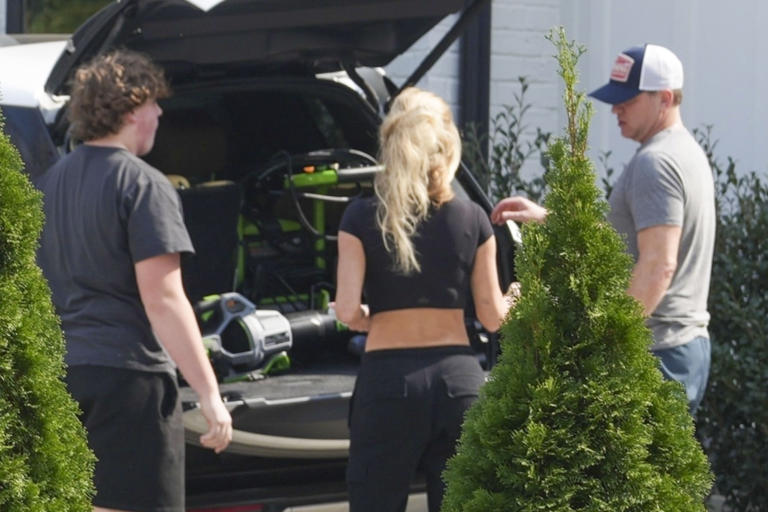 Kim Zolciak seen with boyfriend Kyle Mowitz after getting dragged into ...