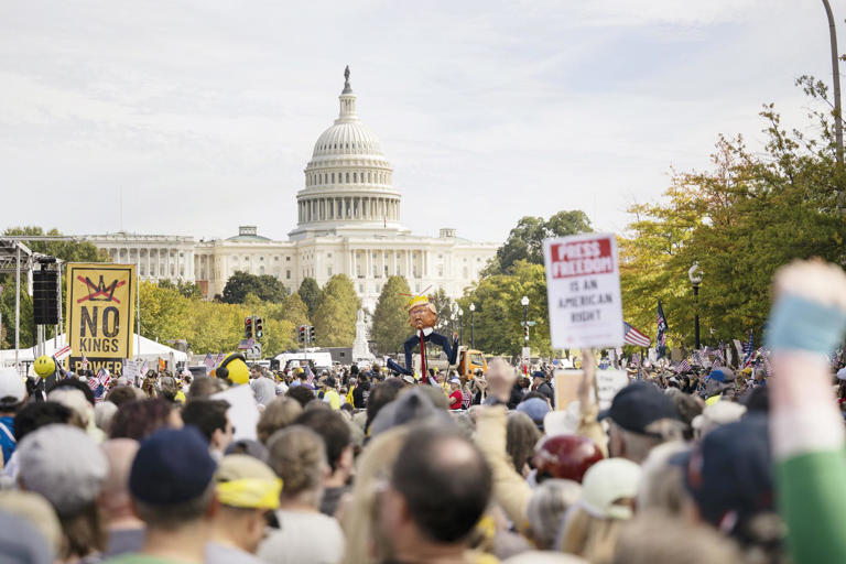 ABD’de ‘Krallara Hayır’ protestosu... Trump karşıtları sokağa döküldü