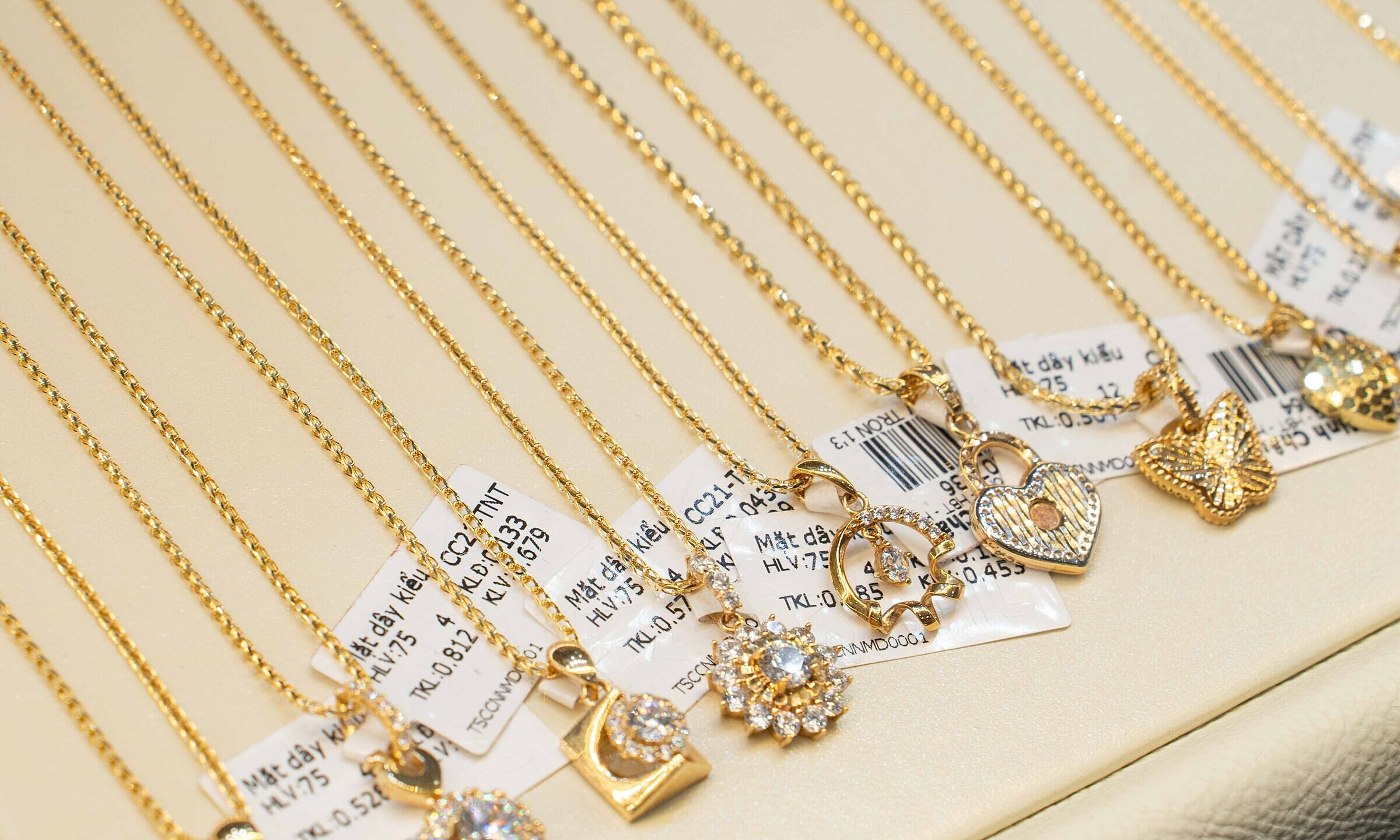 Vietnam's gold bar price rises