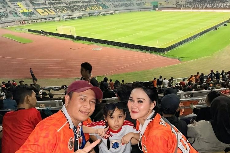 Kedewasaan Bonek Mania dan The Jakmania Bawa Perdamaian di Tribun