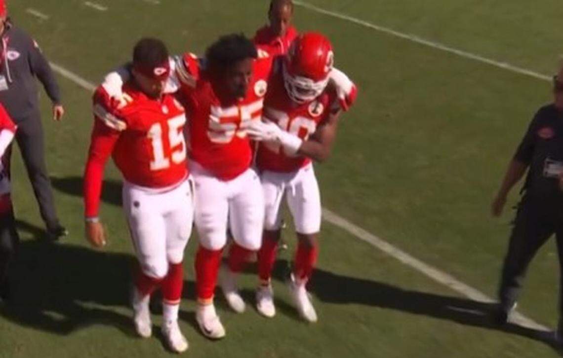 Chiefs' Patrick Mahomes walked onto field to help an injured defensive ...