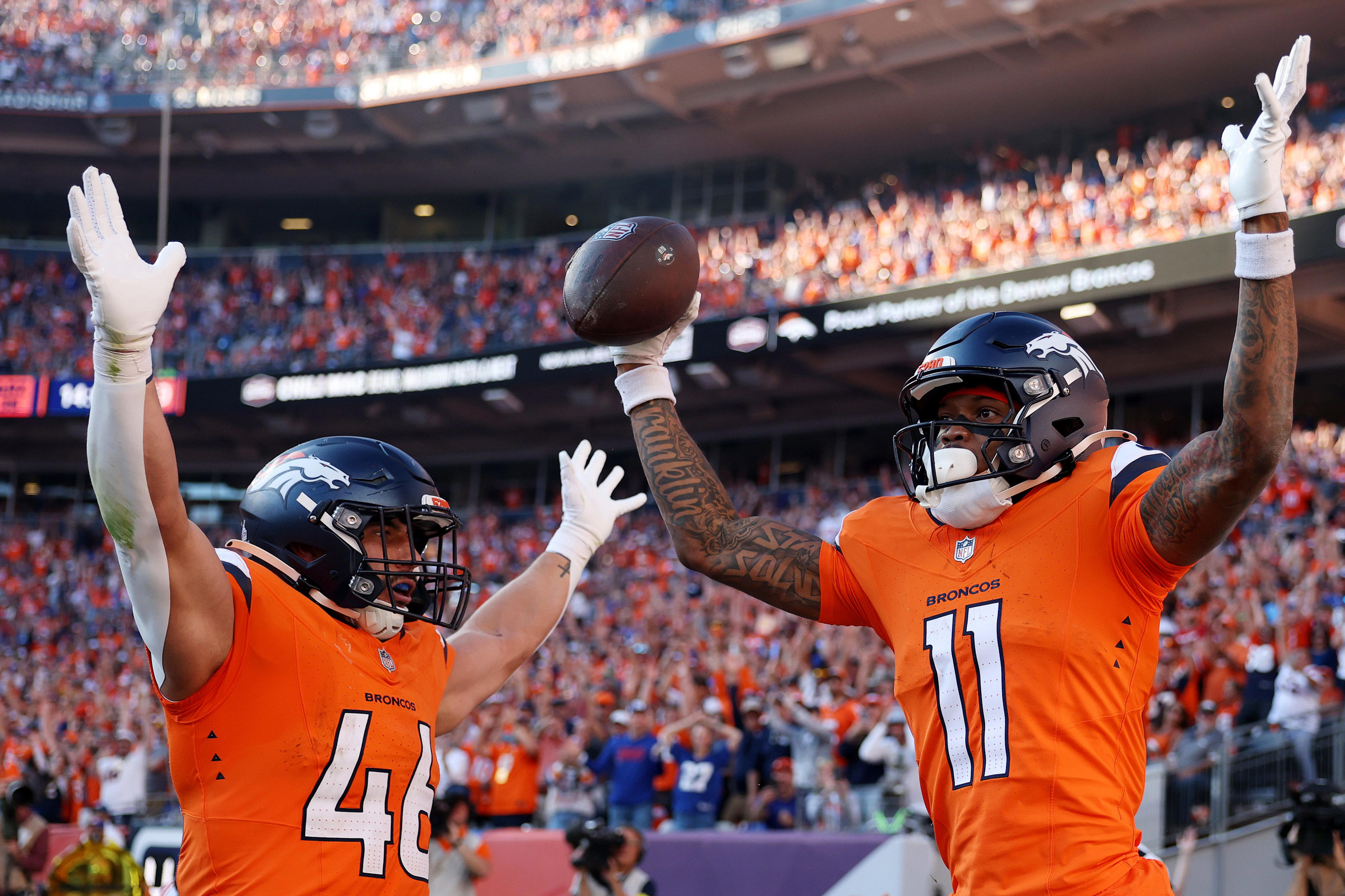 Broncos move into 1st place in AFC West after wild 33-32 comeback win ...