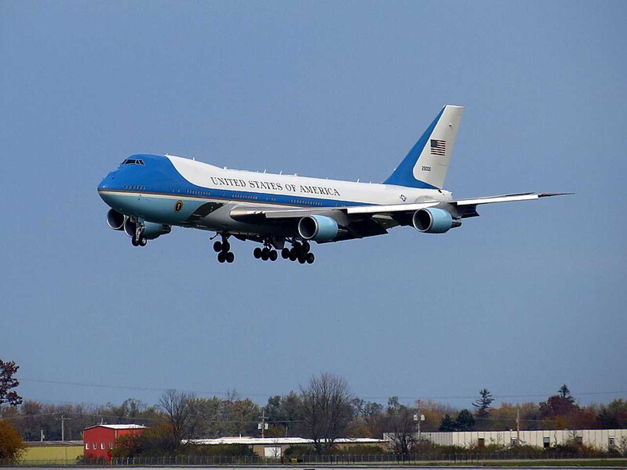 FBI Investigates Suspicious Hunting Stand Overlooking Air Force One ...