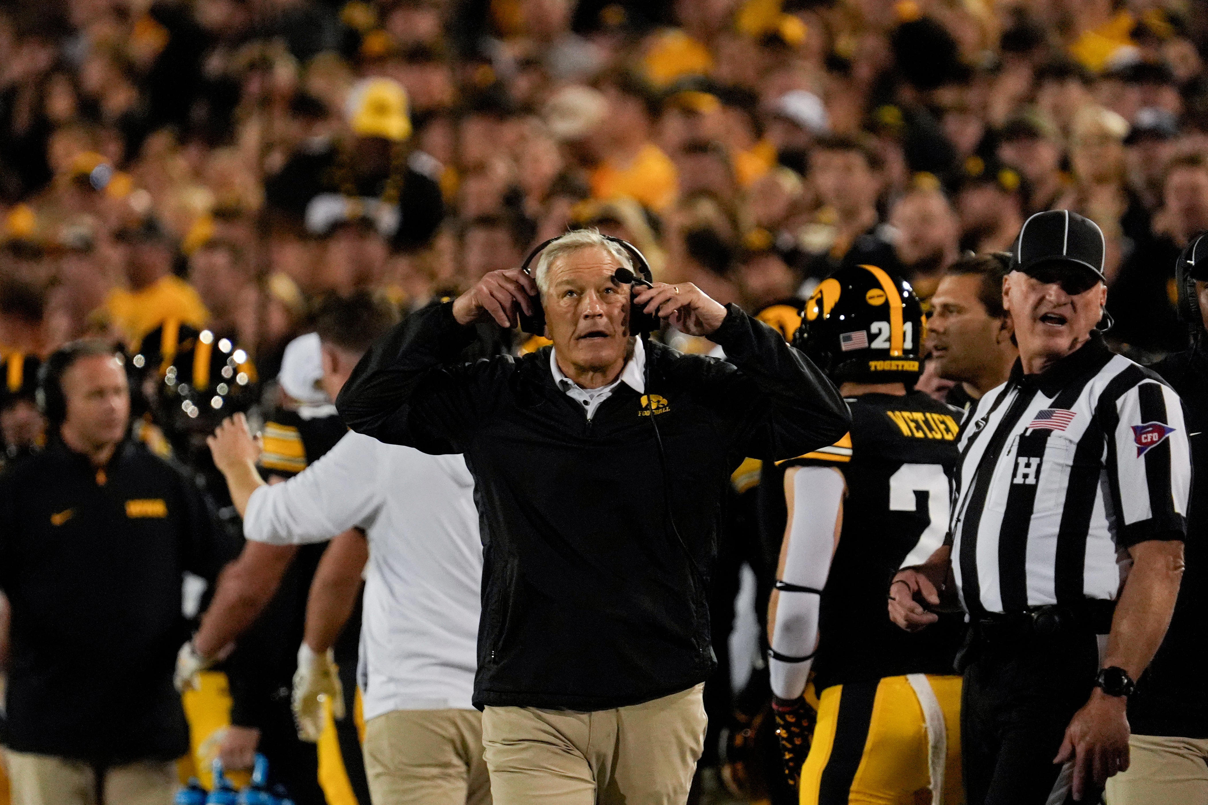 College Football News predicts Iowa Hawkeyes vs. Minnesota in Week 9 ...