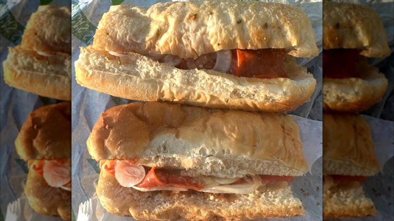 Food Court Favorites From The '90s That Barely Exist Today