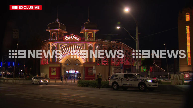 'Abhorrent': Police hunt machete-wielding gang after Melbourne Luna ...