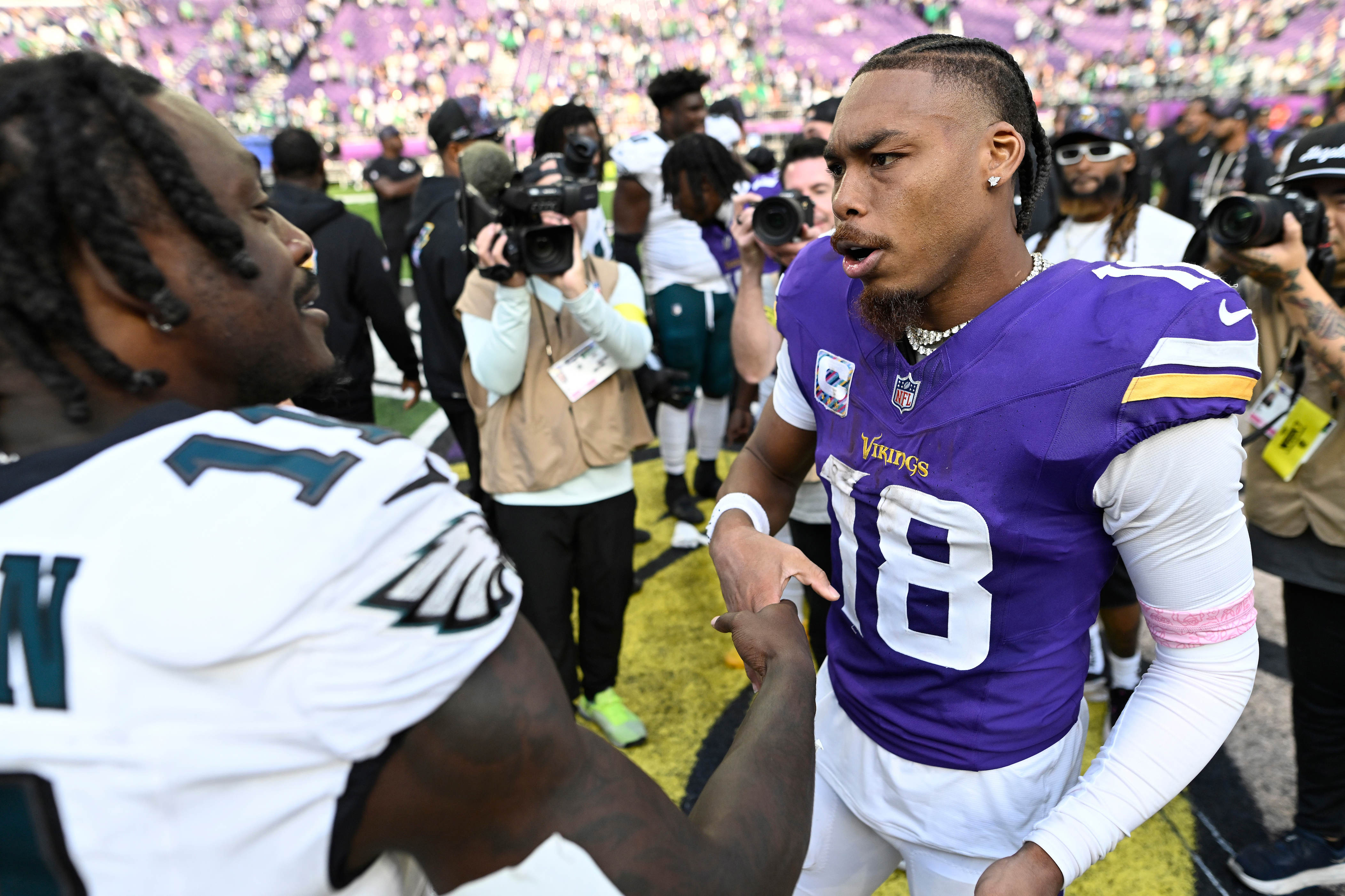 Postgame handshake between A.J. Brown, Justin Jefferson draws attention