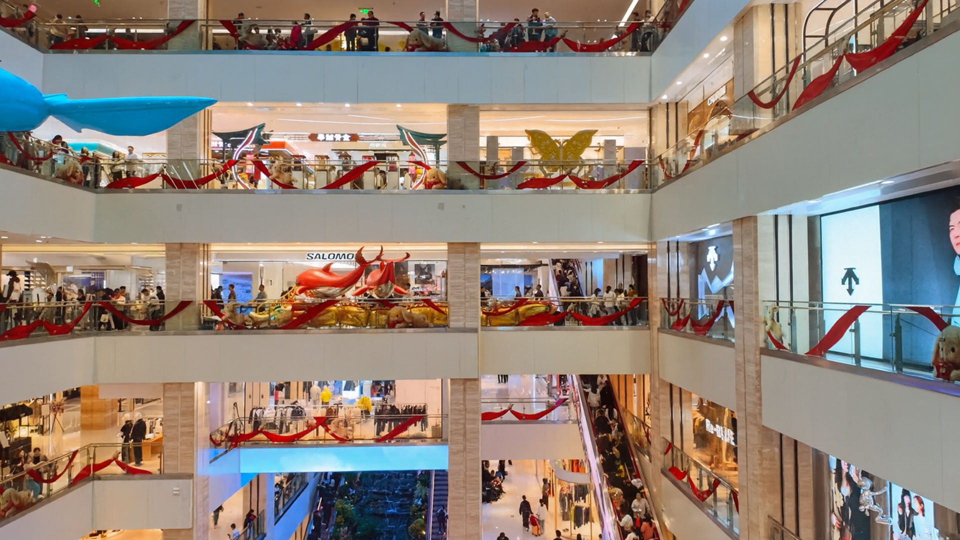 Natural Elements in Xi’an Mall – China 4K