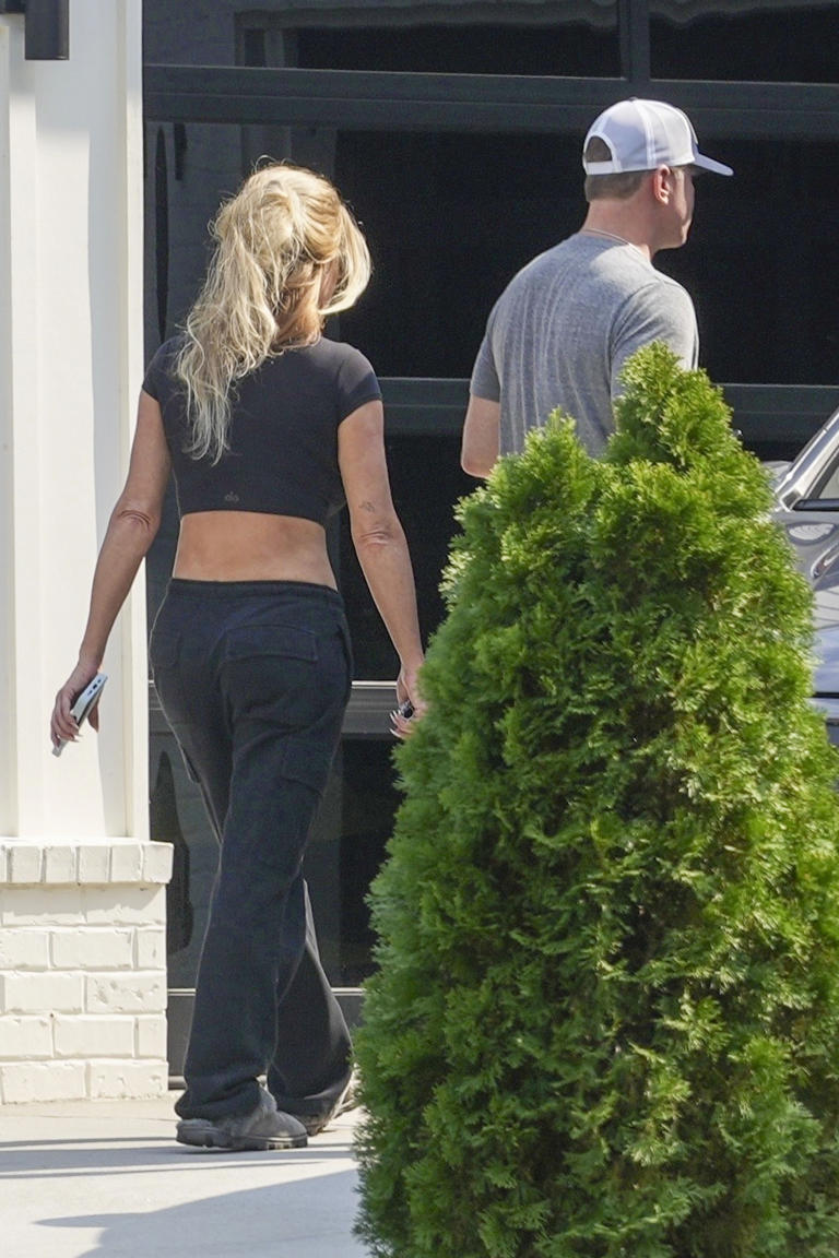 Kim Zolciak seen with boyfriend Kyle Mowitz after getting dragged into his $100M divorce