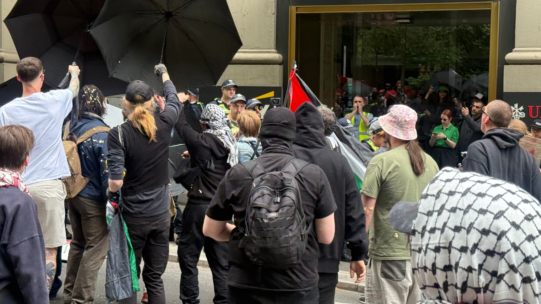 Victorian police minister defends use of rubber bullets, pepper spray ...