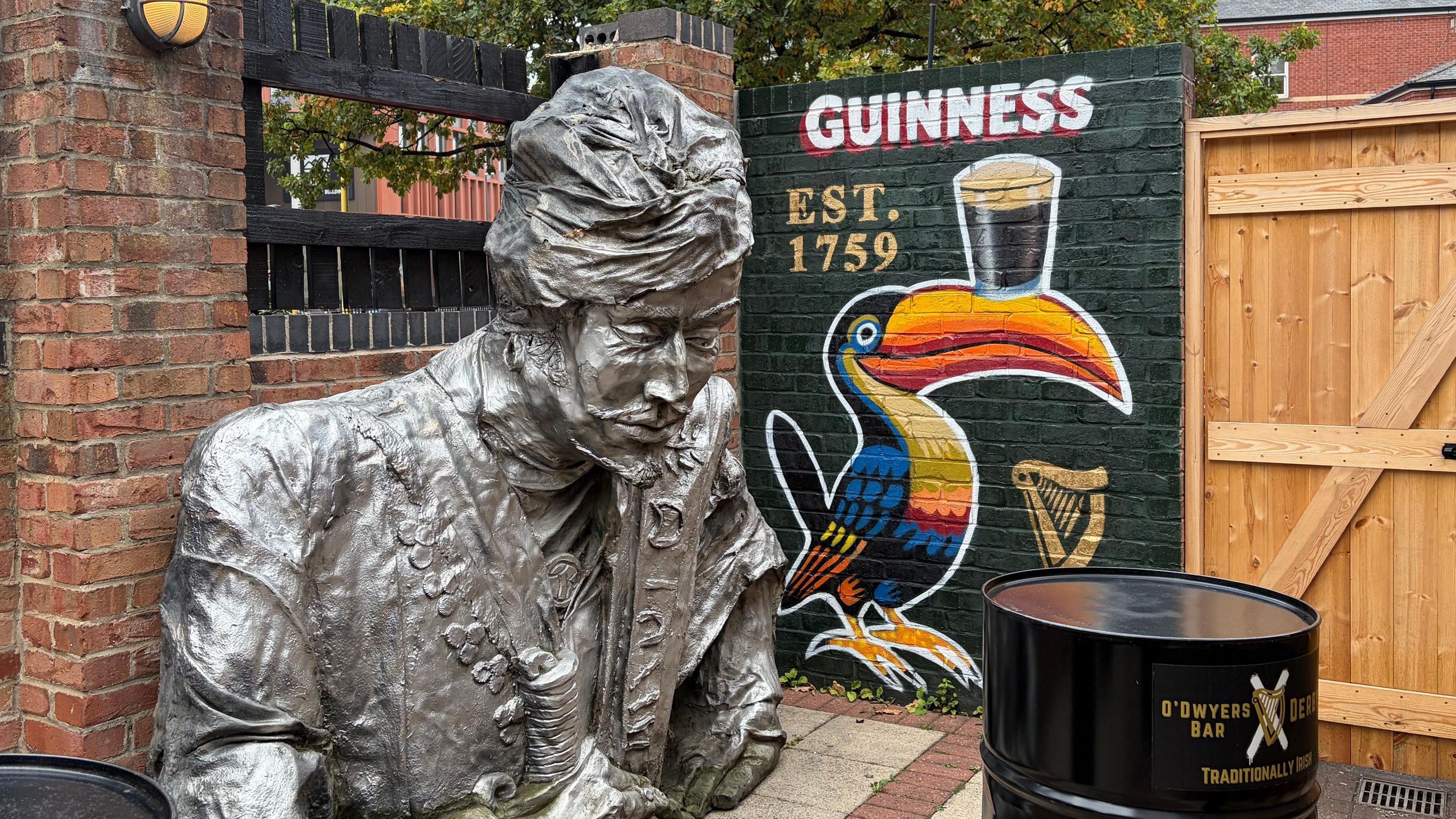 New role for former nightclub sultan statue