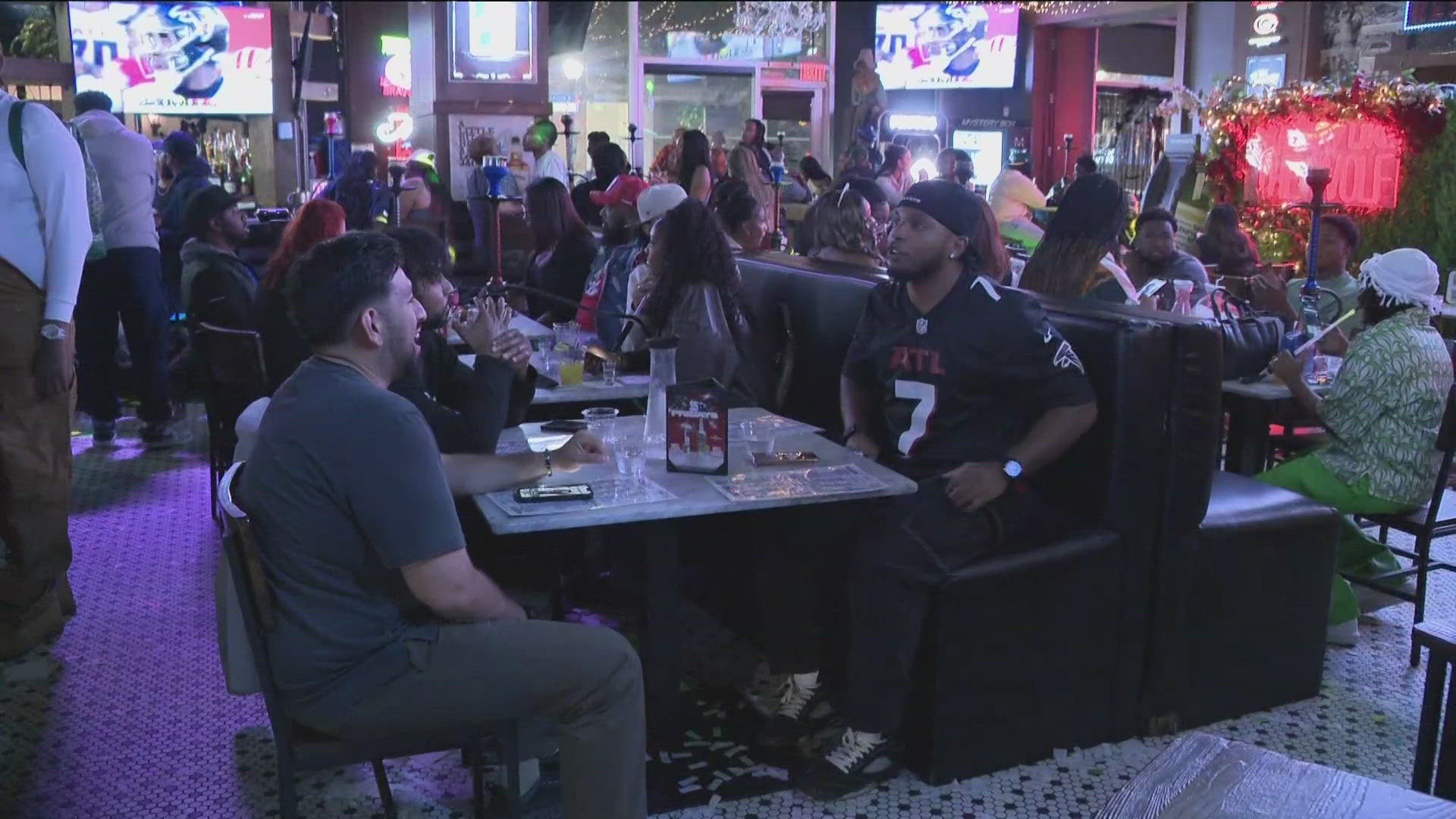 Falcons fans pack sports bar in Midtown, as local businesses see boom ...